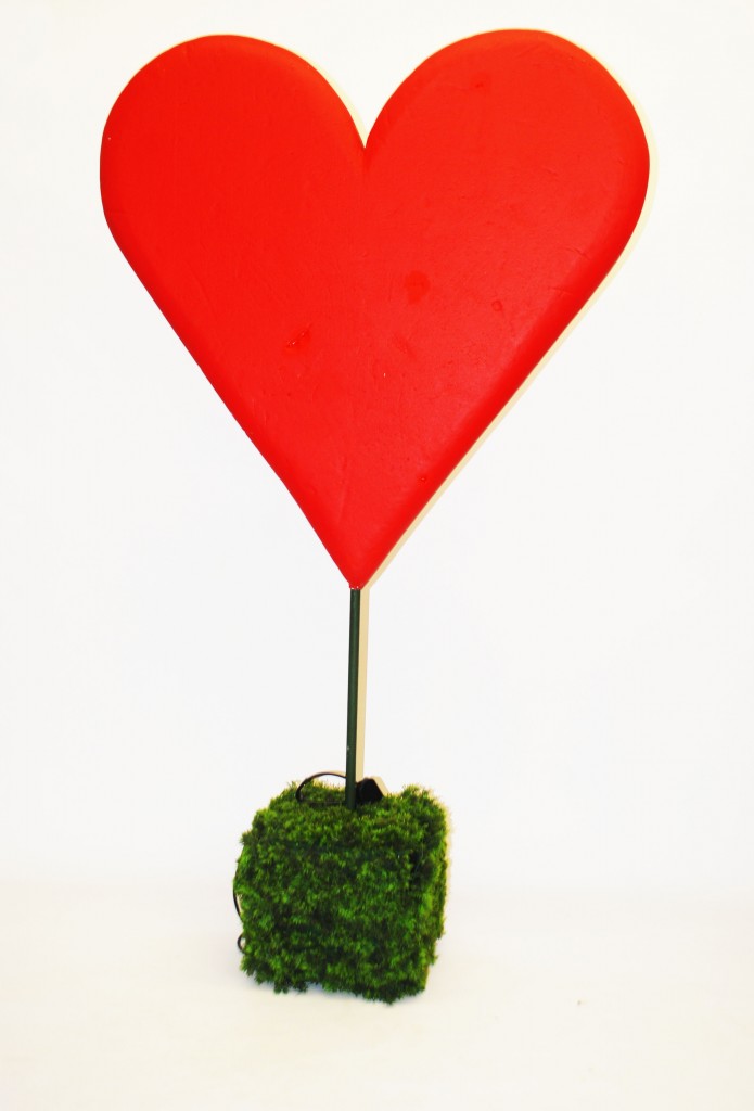 Heart on Stand (Large / 1.7m (H) x 0.95m (W)) - Theme Prop Hire